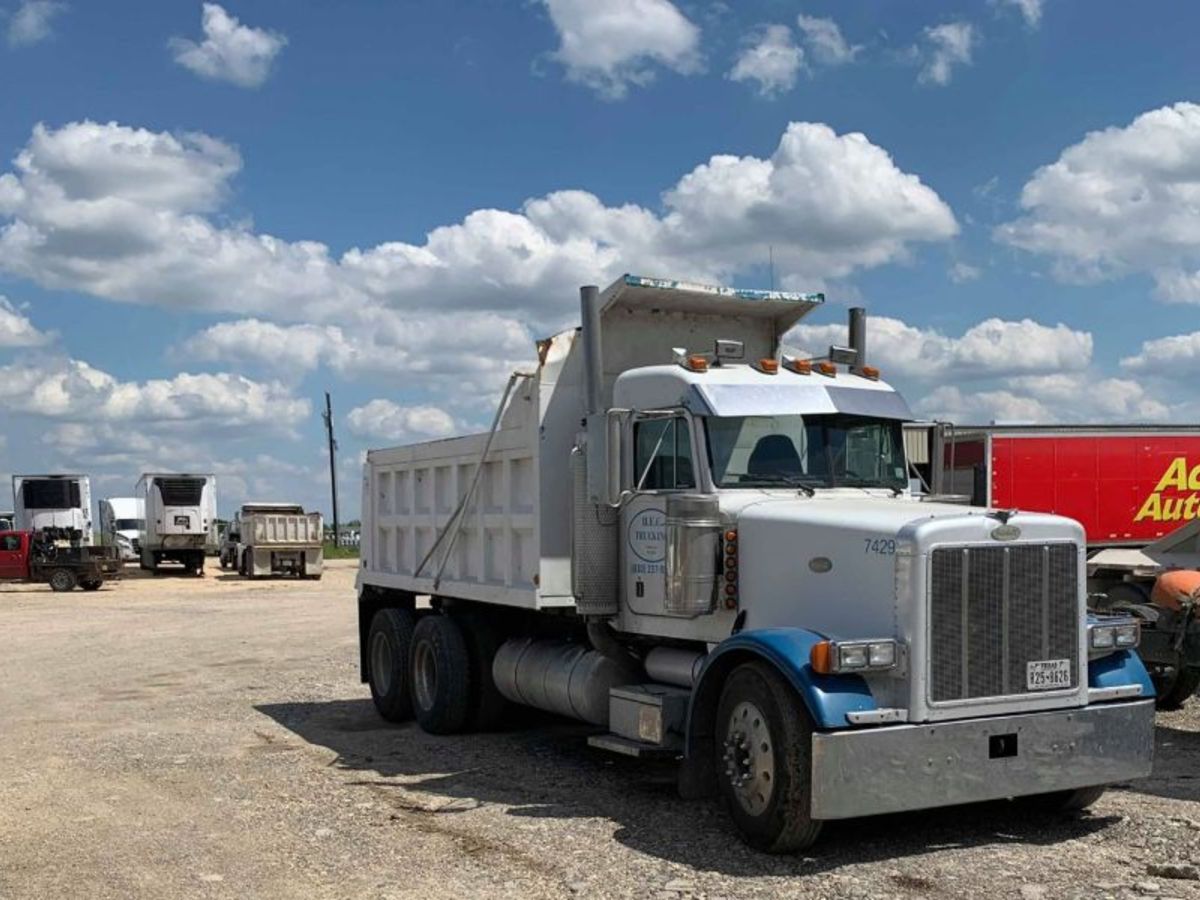 Dirt Hauling Texas - Tandem Trucks - Dump Trucks Texas